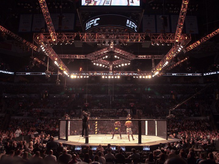 UFC 231: Max Holloway v Brian Ortega (UFC Fight Flashback) on TV ...