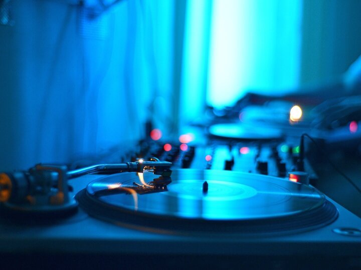 Newest Vids and Hot Hits! on TV | Channels and schedules | TV24.co.uk