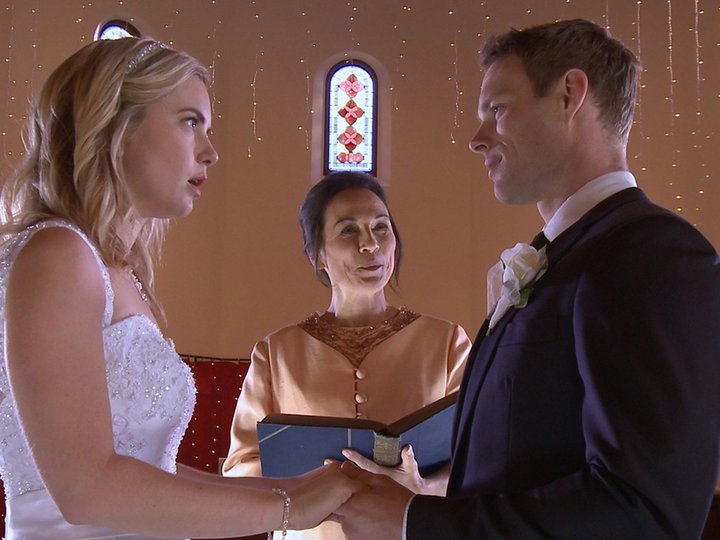 Runaway Christmas Bride (2017) on TV | Channels and schedules | TV24.co.uk