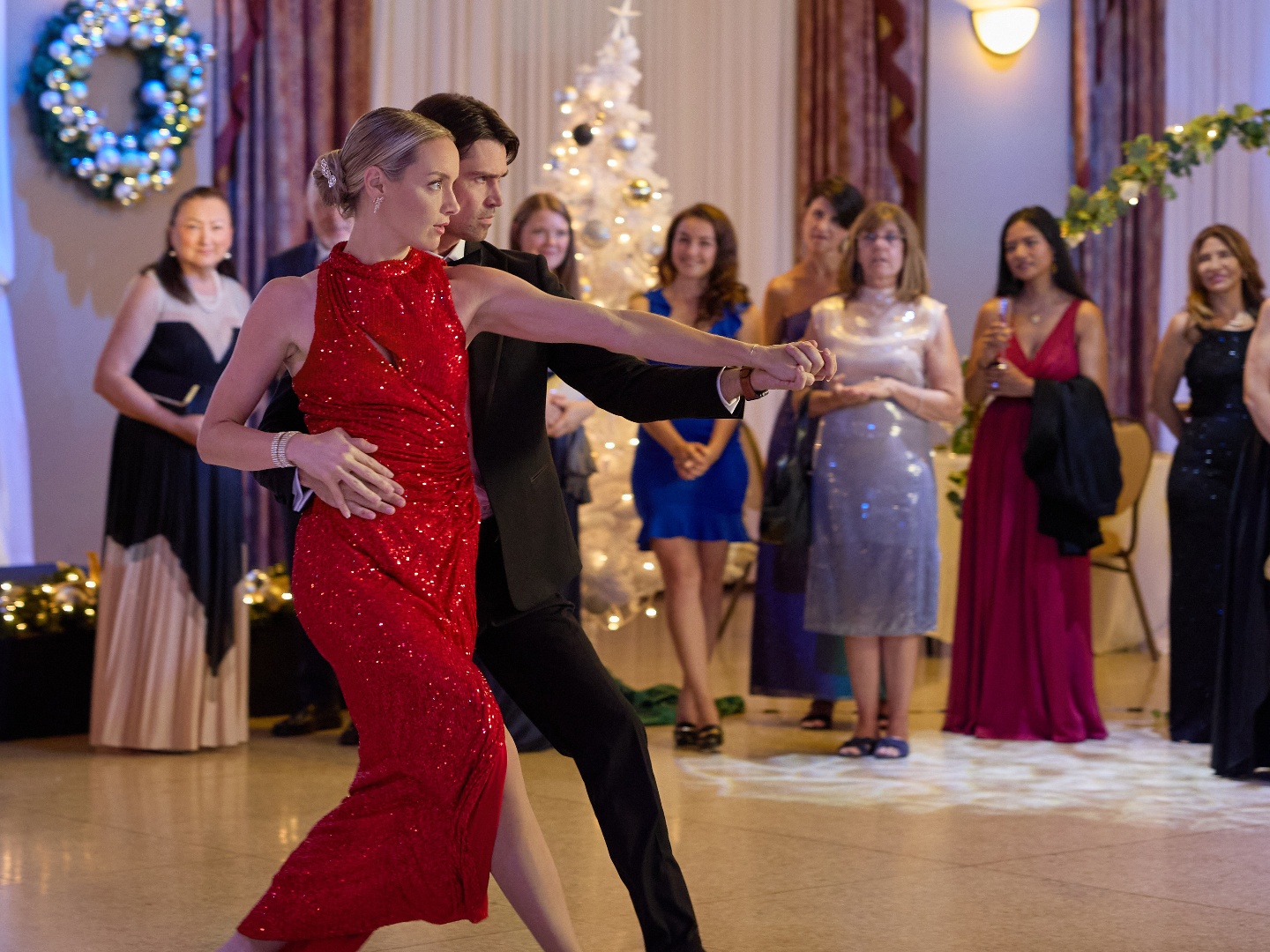The Christmas Charade (2024) på TV | Tider och kanaler | tv24.se