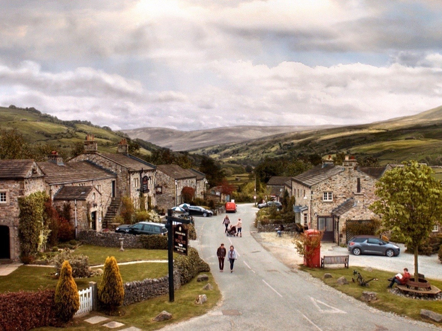 Emmerdale on TV | Channels and schedules | tv24.co.uk